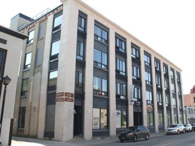 1 Br, 1 bath, Apartment 35 Water Street S