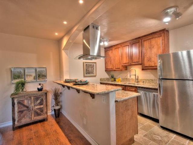 1 Br, 1 bath, Apartment 3643 Brockton Ave