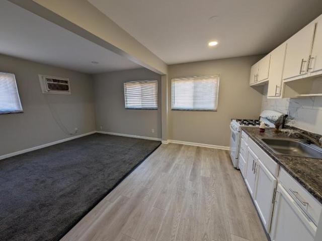 1 Br, 1 bath, Apartment 3656 Seabrook Ave