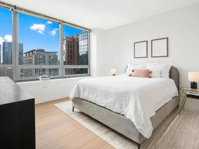 1 Br, 1 bath, Apartment 365 N Halsted St