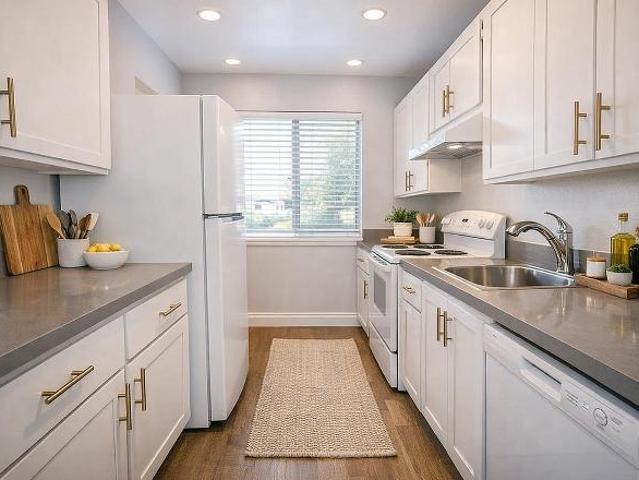 1 Br, 1 bath, Apartment 3690 South Port Drive