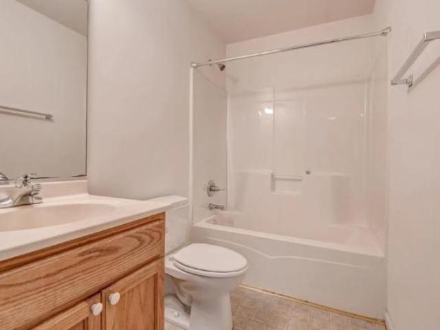 1 Br, 1 bath, Apartment 3607 Orchard Dr