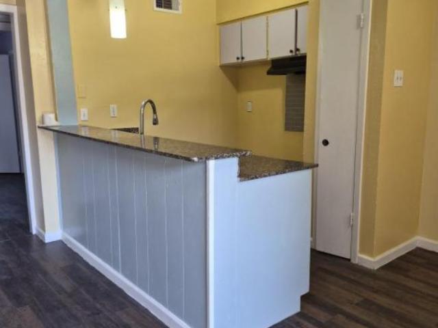 1 Br, 1 bath, Apartment 3635 Bolivar Dr
