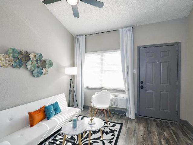 1 Br, 1 bath, Apartment 3638 Waverly Dr