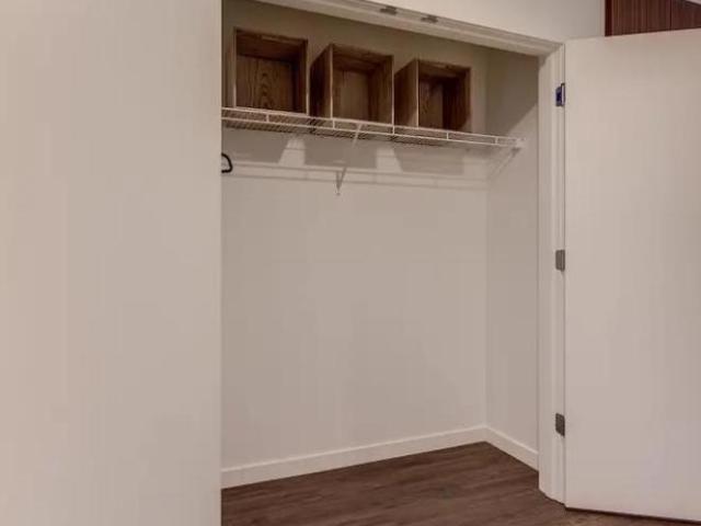 1 Br, 1 bath, Apartment 3750 S River Pkwy