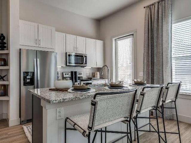 1 Br, 1 bath, Apartment 3751 N Central Expy