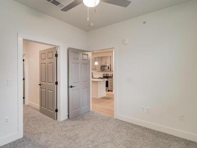 1 Br, 1 bath, Apartment 3755 E McKinney St