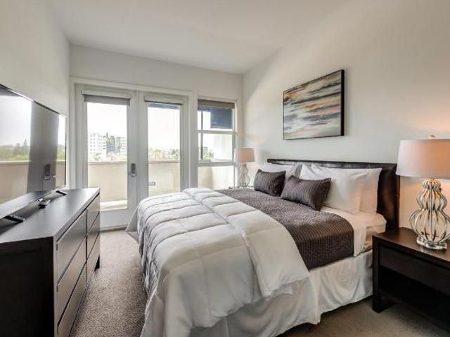 1 Br, 1 bath, Apartment 375 N La Cienega Blvd