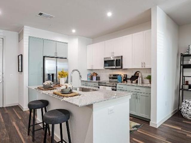 1 Br, 1 bath, Apartment 375 W Greenbriar Rd