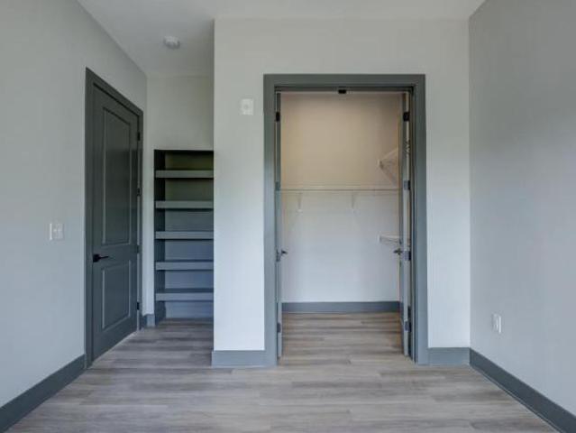 1 Br, 1 bath, Apartment 370 S Walker St