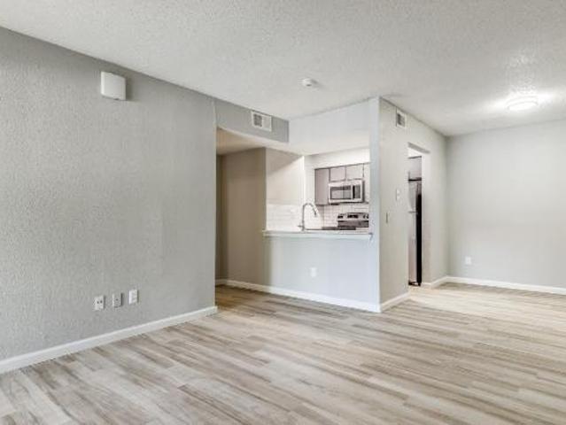 1 Br, 1 bath, Apartment 3718 Gus Thomasson Road