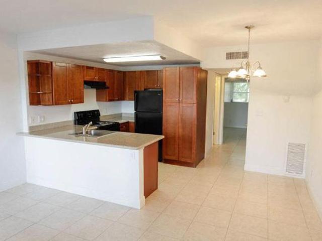 1 Br, 1 bath, Apartment 373 NW 4th Diagonal