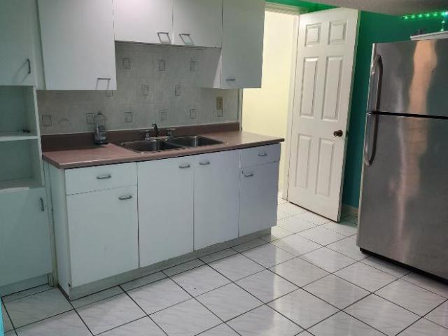 1 Br, 1 bath, Apartment 37 Trafford Crescent