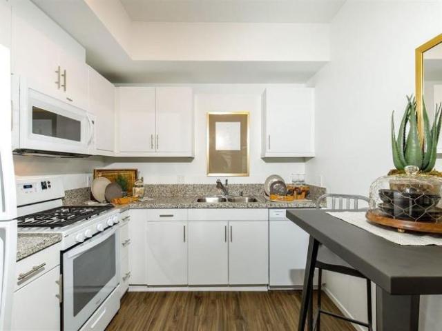 1 Br, 1 bath, Apartment 3865 Main St