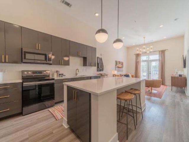 1 Br, 1 bath, Apartment 3806 University Dr