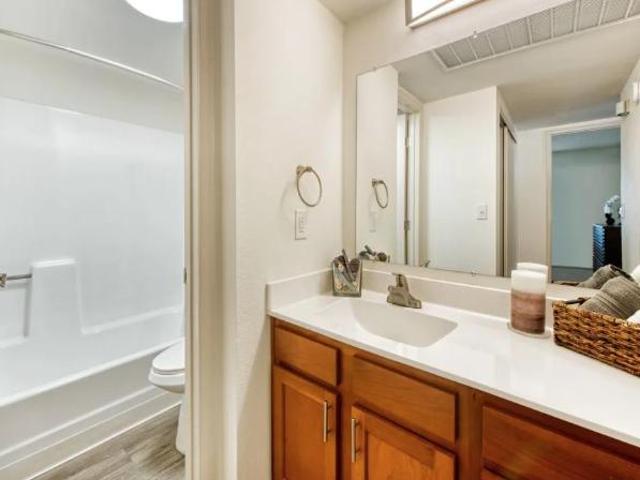 1 Br, 1 bath, Apartment 3815 N 16th Street