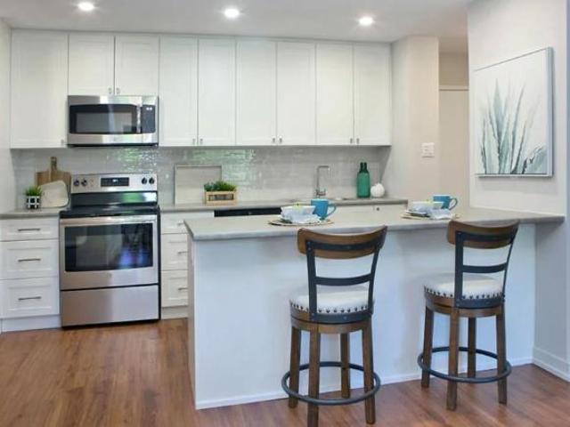 1 Br, 1 bath, Apartment 381 Edinburgh Road South