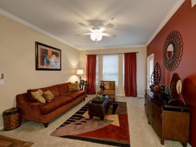 1 Br, 1 bath, Apartment 3999 Centreport Drive