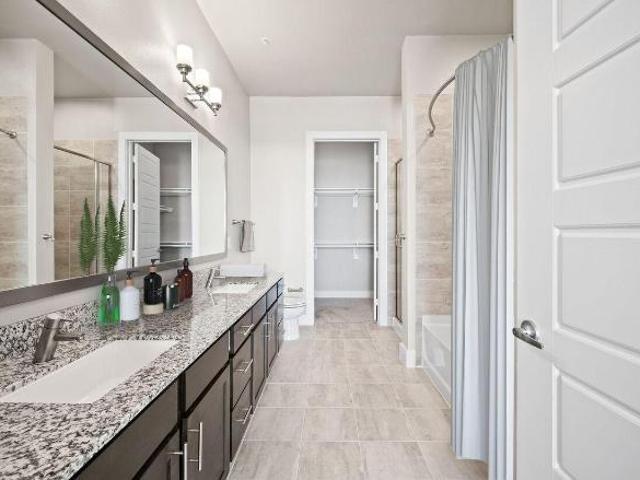 1 Br, 1 bath, Apartment 3900 River Walk Dr
