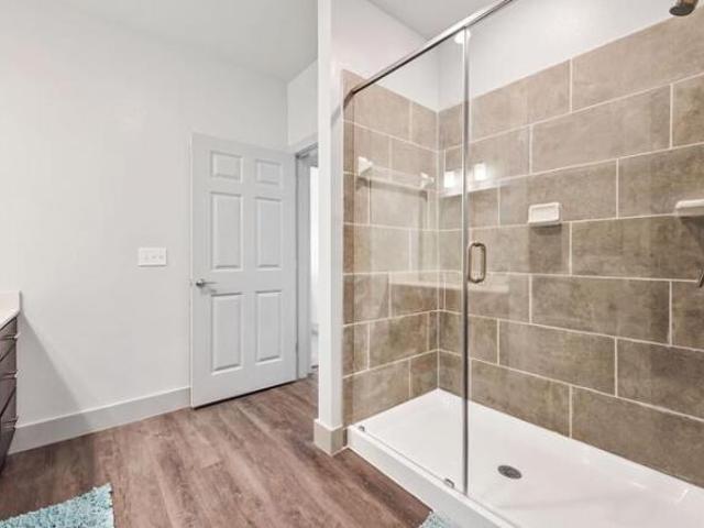 1 Br, 1 bath, Apartment 3930 Westcliff Road
