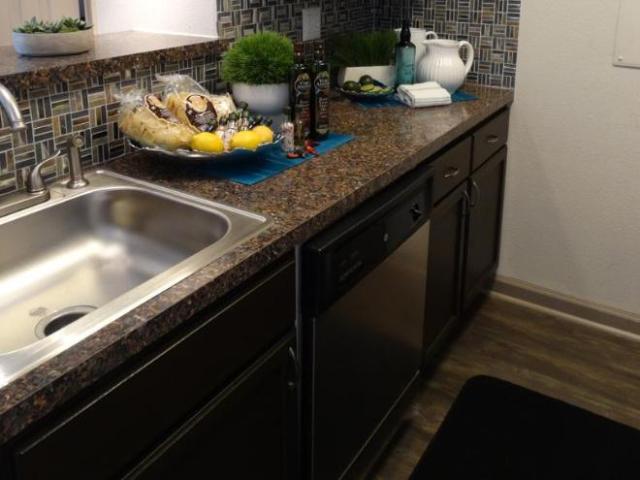 1 Br, 1 bath, Apartment 3939 Rosemeade Pkwy