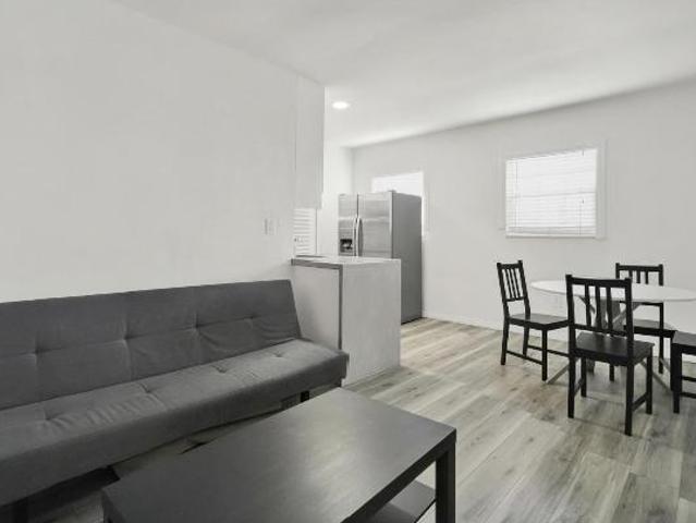 1 Br, 1 bath, Apartment 7 Salamanca Ave