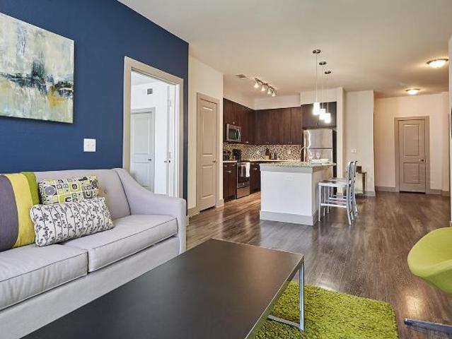 1 Br, 1 bath, Apartment 404 E Border St