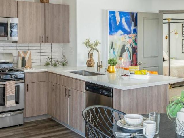 1 Br, 1 bath, Apartment 404 Pine Ave