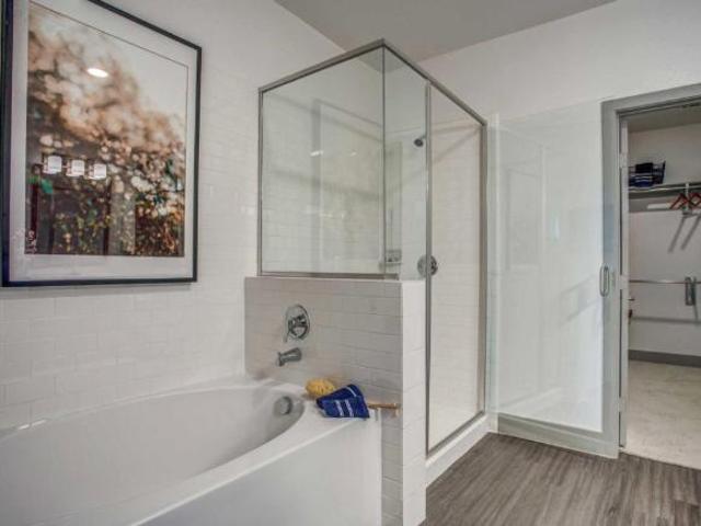 1 Br, 1 bath, Apartment 4050 McEwen Road