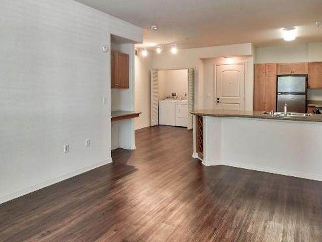 1 Br, 1 bath, Apartment 4055 Lankershim Blvd