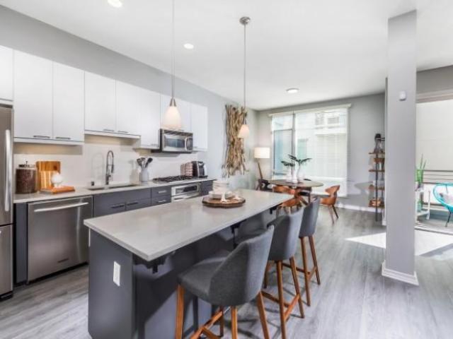 1 Br, 1 bath, Apartment 4055 Redwood Ave