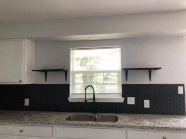 1 Br, 1 bath, Apartment 4001 Yellowstone Boulevard