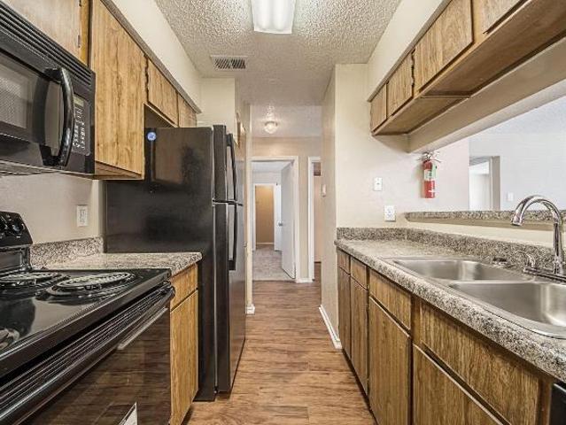 1 Br, 1 bath, Apartment 4004 Block Drive