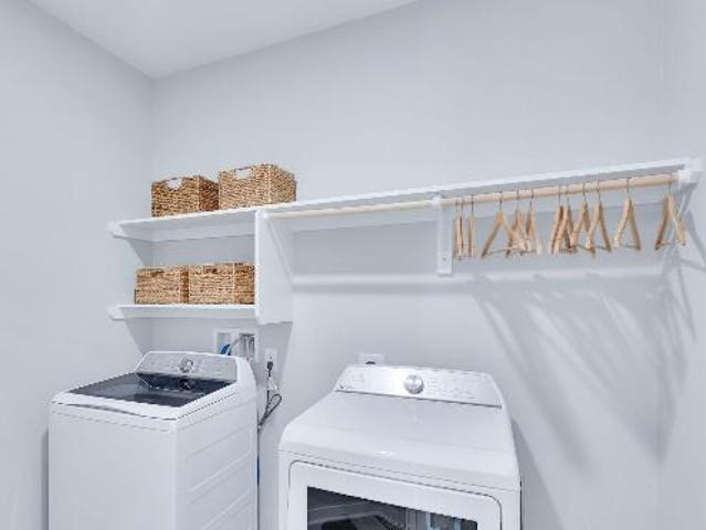 1 Br, 1 bath, Apartment 400 E Pikes Peak Ave