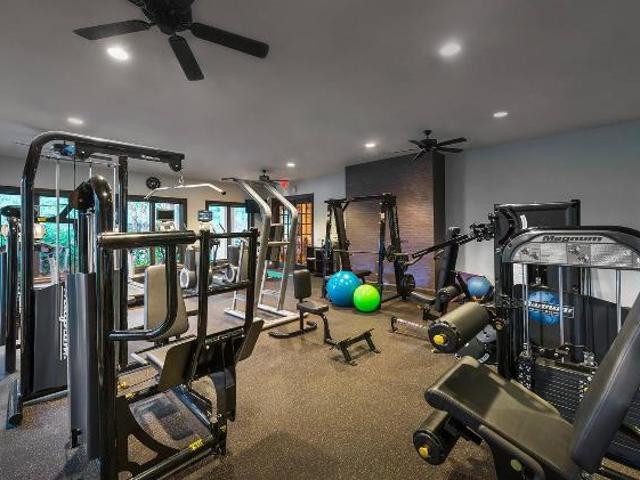 1 Br, 1 bath, Apartment 400 Foxborough Blvd
