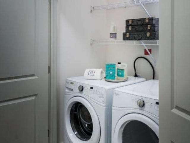 1 Br, 1 bath, Apartment 400 Pharr Road NE