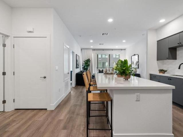 1 Br, 1 bath, Apartment 401 N Main St