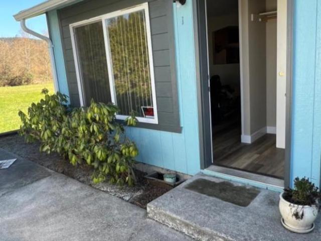 1 Br, 1 bath, Apartment 401 SE Edgewood Ct