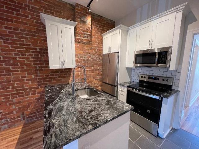 1 Br, 1 bath, Apartment 4028 Liberty Ave