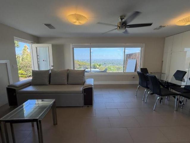 1 Br, 1 bath, Apartment 4140 W Arrieta Cir