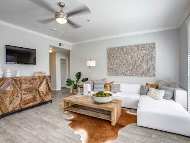 1 Br, 1 bath, Apartment 4140 North Central Ave