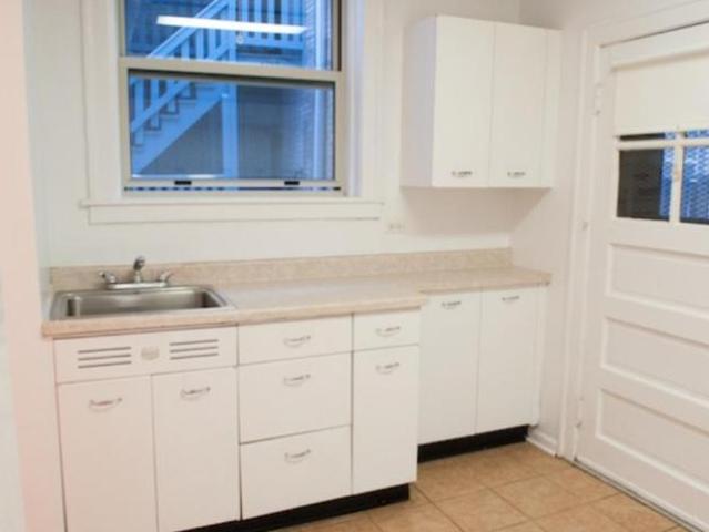 1 Br, 1 bath, Apartment 4151 W Cullom Ave