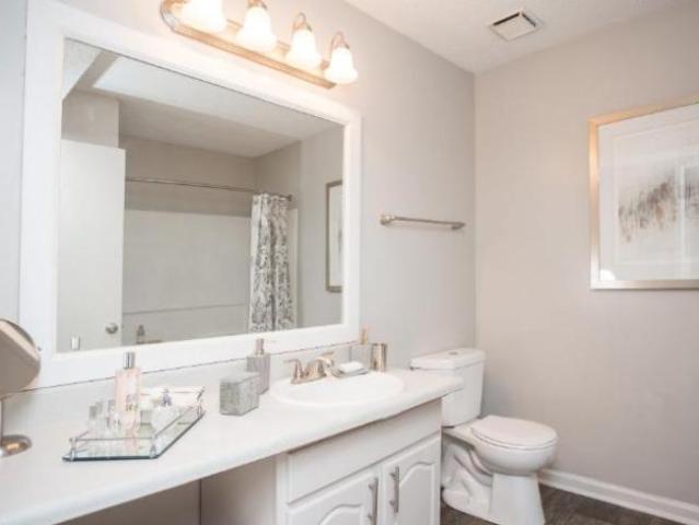 1 Br, 1 bath, Apartment 415 Fairburn Rd