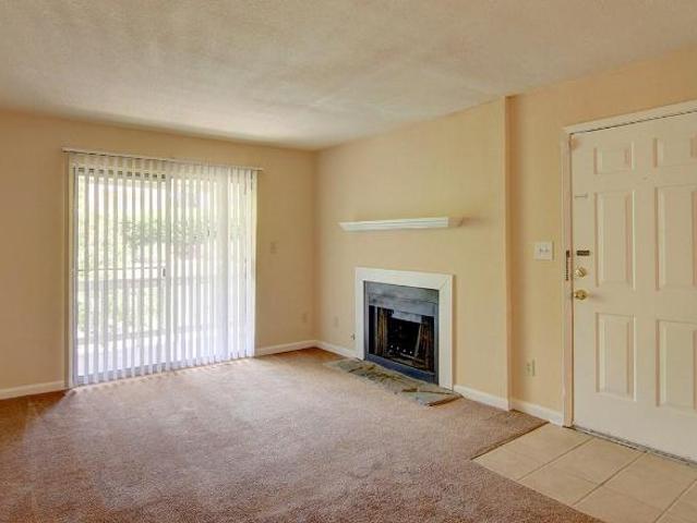 1 Br, 1 bath, Apartment 4175 Satellite Blvd