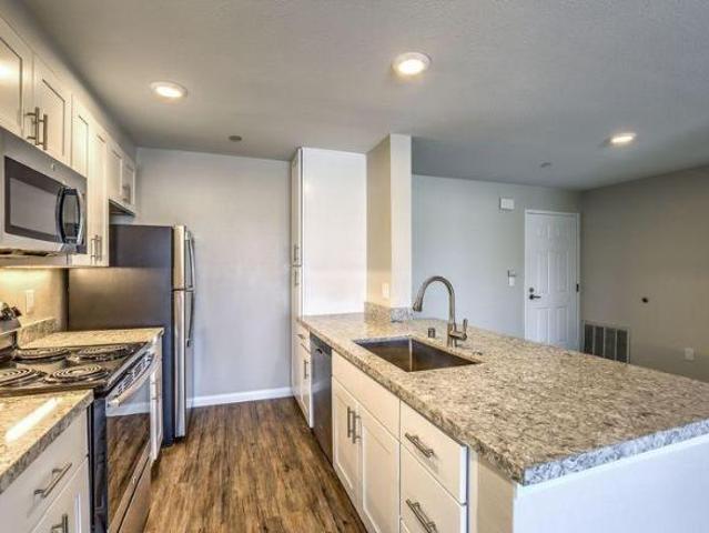 1 Br, 1 bath, Apartment 4179 3rd Avenue