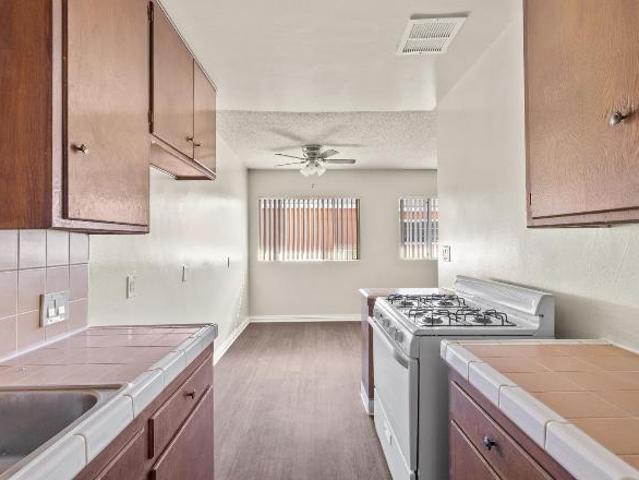 1 Br, 1 bath, Apartment 418 W Regent St