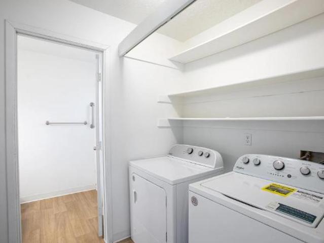 1 Br, 1 bath, Apartment 4104 Meadowlark Lane SE