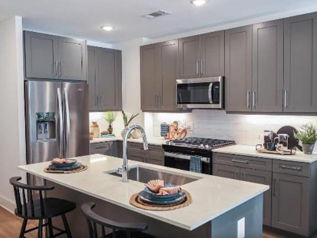 1 Br, 1 bath, Apartment 4115 Lake St