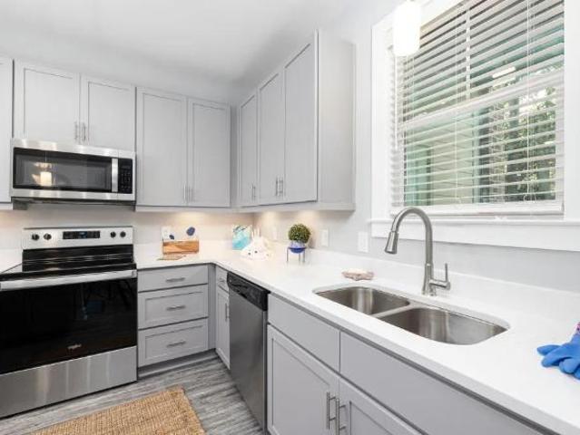 1 Br, 1 bath, Apartment 4251 S Rhett Ave