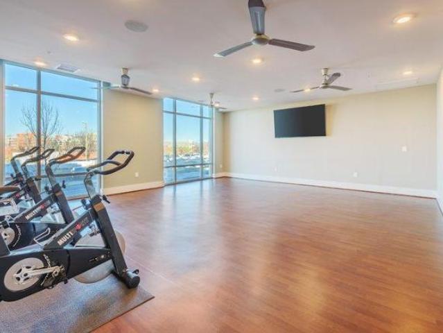 1 Br, 1 bath, Apartment 425 W Trade St